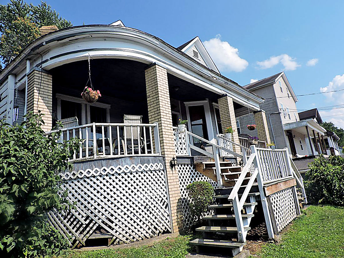 What’s it like to live in childhood home of Charles Manson? - Observer ...